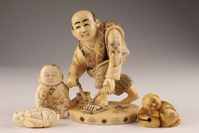 Lot 120 - Lot of 4 Japanese Carved Figures - Kavanagh Auctions