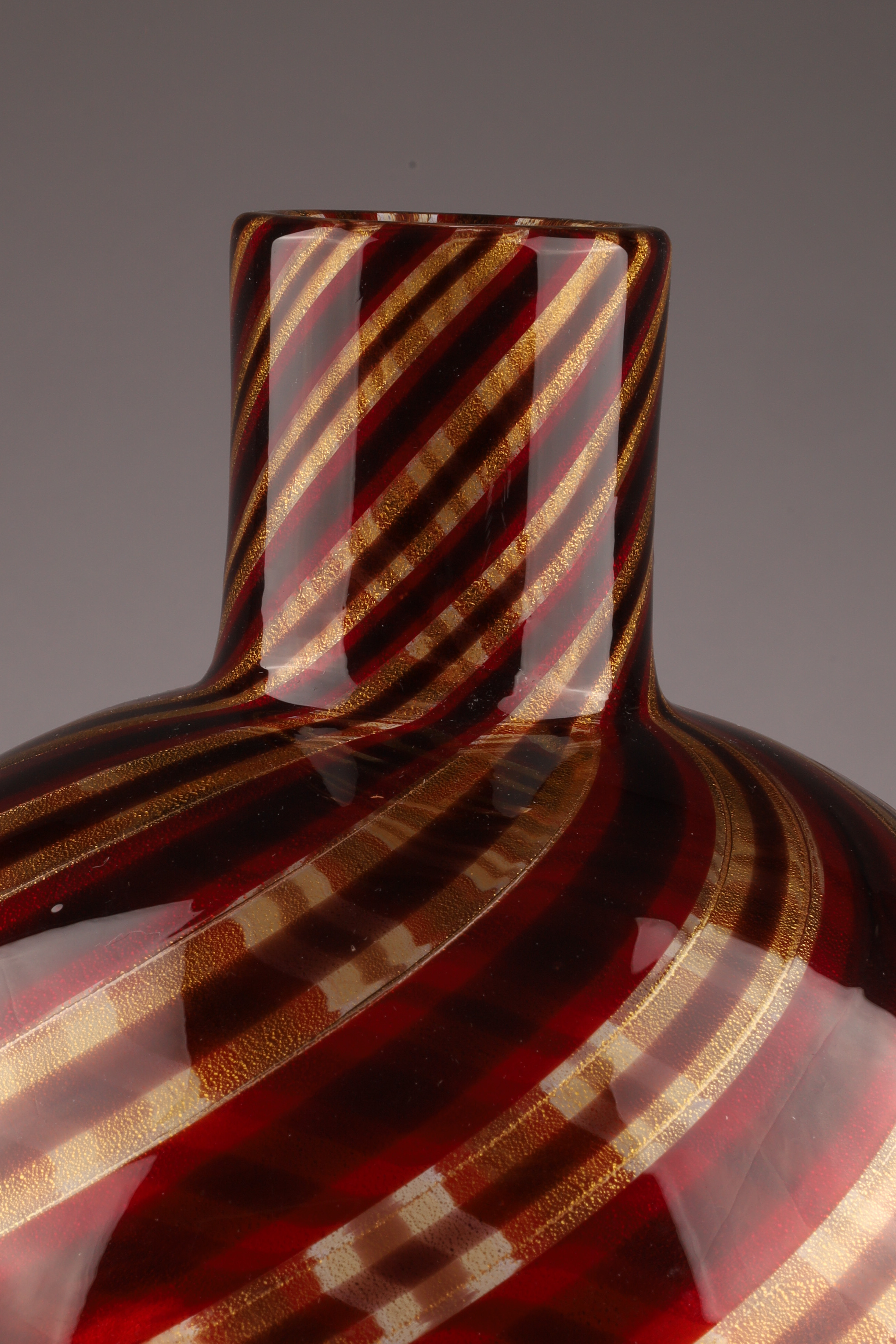 Lot 43 - BAROVIER & TOSO Murano Glass Spherical Vase, Red & Gold ...