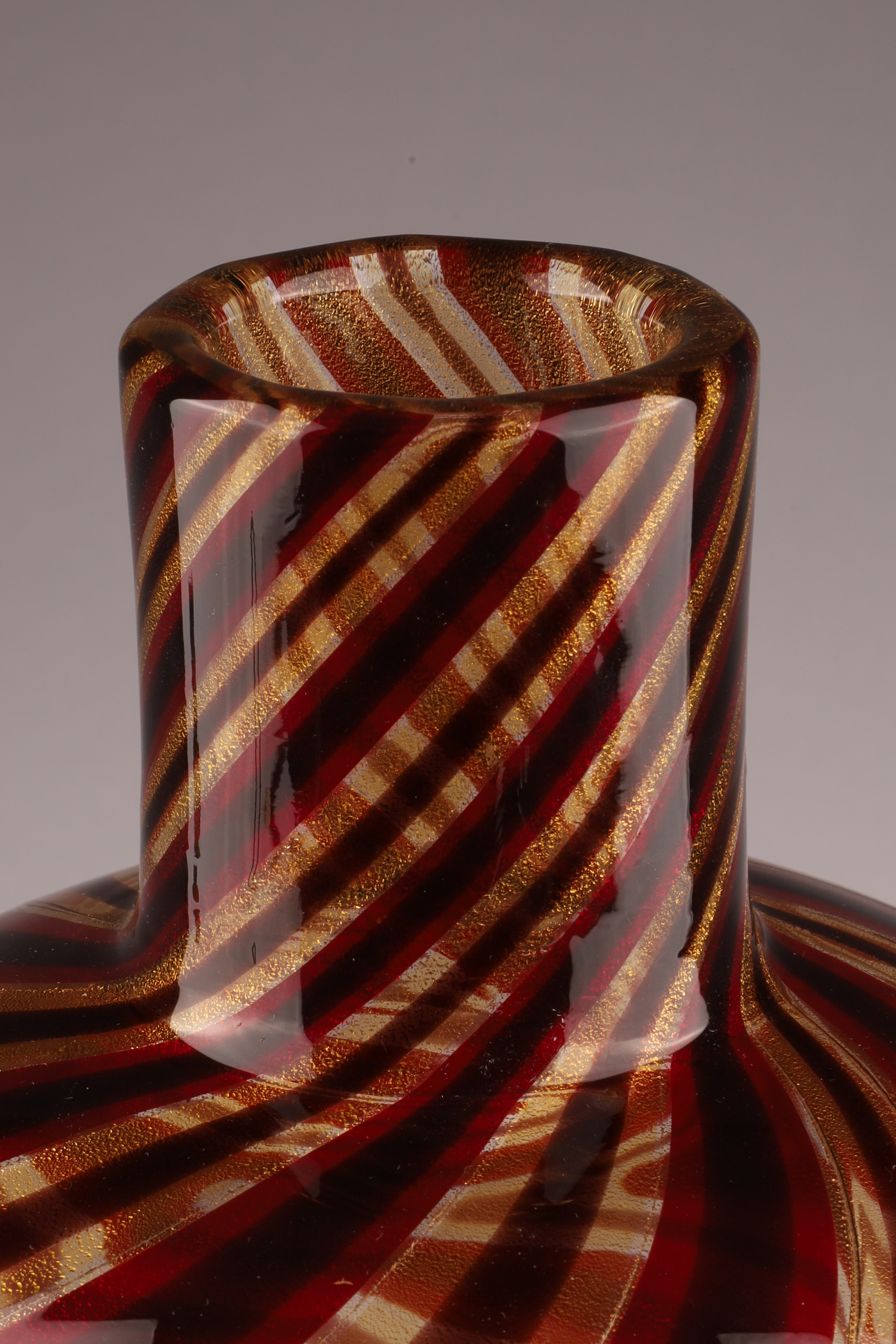 Lot 43 - BAROVIER & TOSO Murano Glass Spherical Vase, Red & Gold ...