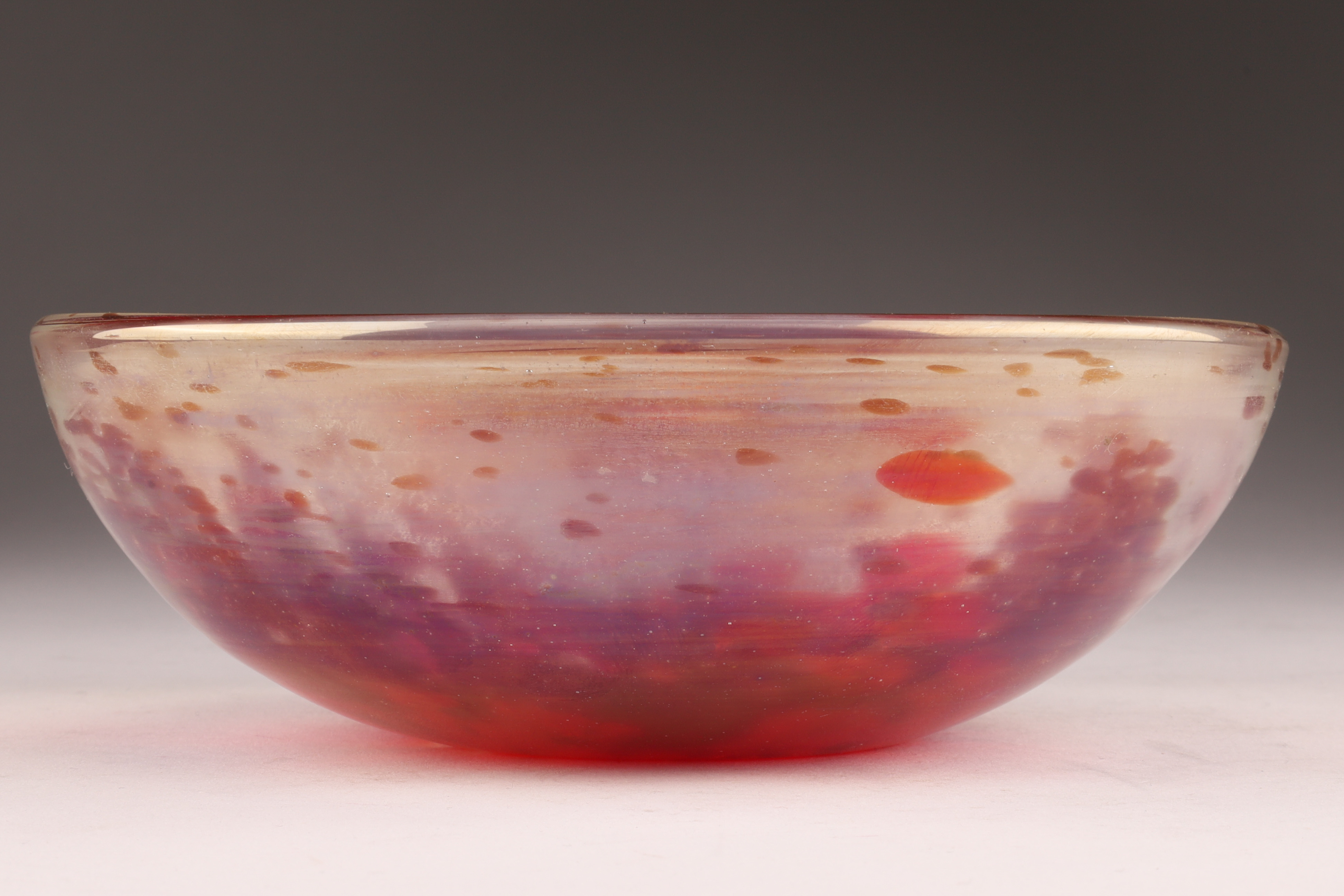 Lot 63 - DINO MARTENS AURELIANO TOSO Murano 'A Mace' Bowl, Red/Gold ...