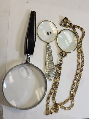Lot 7075 – lot of 3 magnifying glass w/heavy chain 29″ – A. Kleins ...