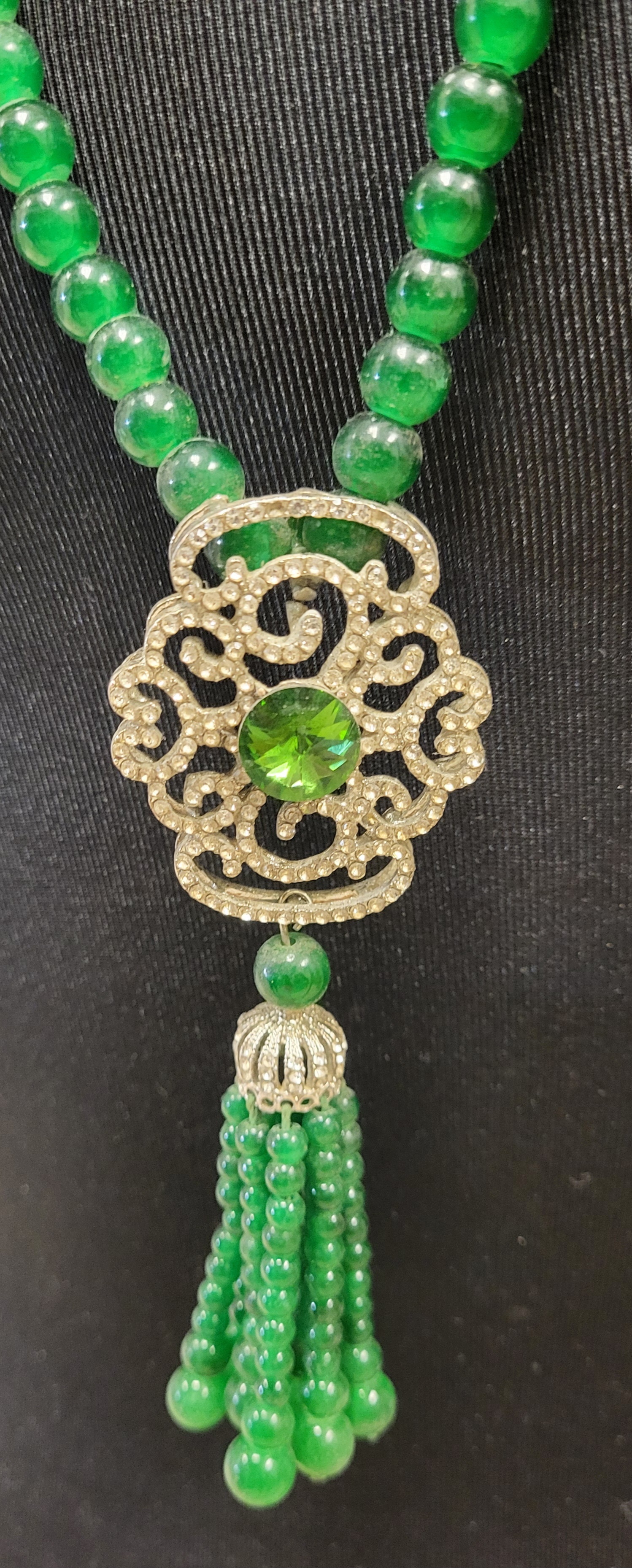 Lot 144 – Emerald green glass bead & rhinestone necklace – A. Kleins ...