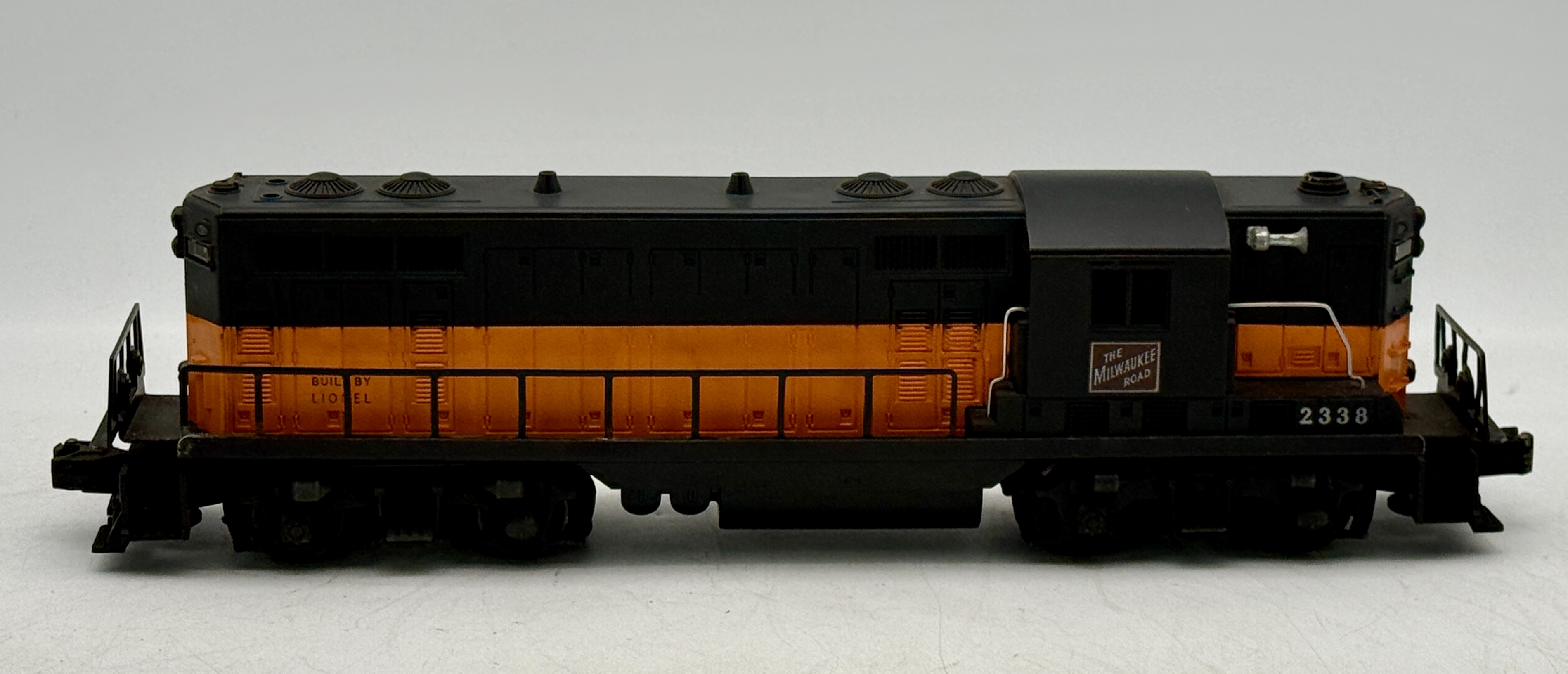 Lot 181 Lionel Postwar 2338 Milwaukee Road Gp7 Diesel Locomotive
