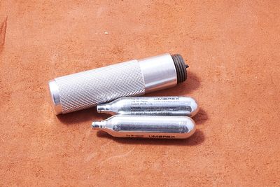 Lot 1027 - PEDERSOLI FAST BULLETS PULLER WITH CO2 BOTTLES SER. 13662 ...