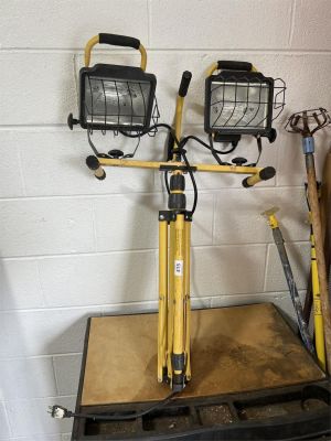 Lot 415 - Telescoping Stand Work Lights | Magna Auction Company