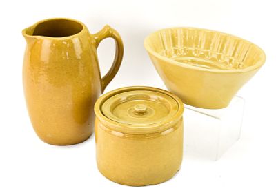 Lot 40 - ASSORTED YELLOW WARE POTTERY | McLaren Auction Services