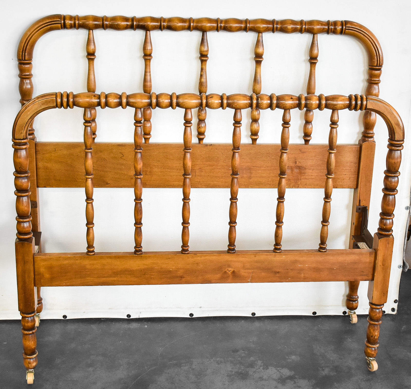 Lot 198 - JERRY LIND STYLE TWIN BED HEAD AND FOOTBOARD | McLaren ...