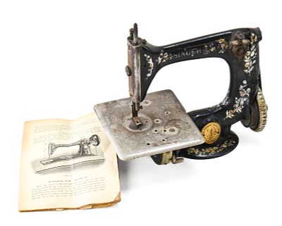 Lot 398 - SINGER MODEL 24-26 CHAIN STITCH SEWING MACHINE | McLaren ...