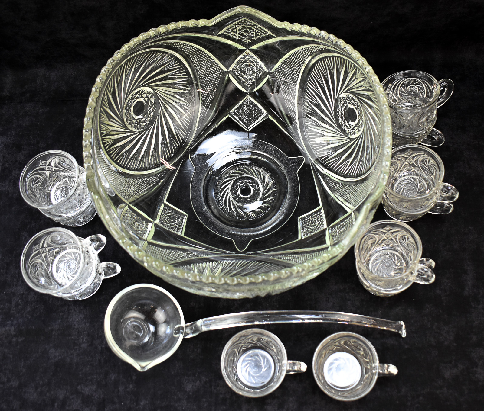 Lot 468 - LE SMITH "AZTEC" PATTERN GLASS PUNCH BOWL SET | McLaren ...