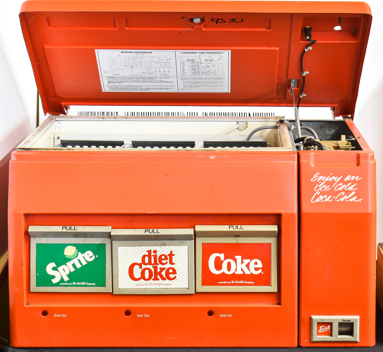 Lot 367 - COCA-COLA COUNTERTOP VENDING MACHINE | McLaren Auction Services