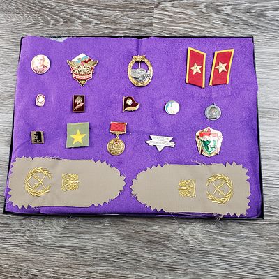 Lot 42 – PIN BADGE COLLECTION – USSR, WORLD WAR, & HISTORICAL FIGURES ...
