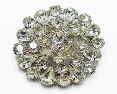 Lot 635 – Weiss Round Rectangle Rhinestone Brooch Pin – Retro Roadshow ...