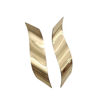 Lot 4 - 14k Gold Curved Ribbon Earrings | Retro Roadshow Auctions