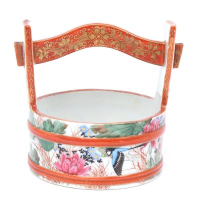 Lot 243 – Japanese Porcelain Water Well Bucket – Scollard Auctions
