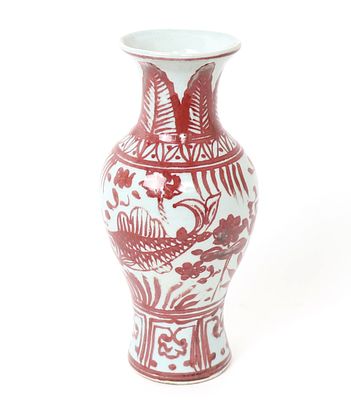 Lot 377 – Chinese White Ground Red Painted Fish Vase – Scollard Auctions