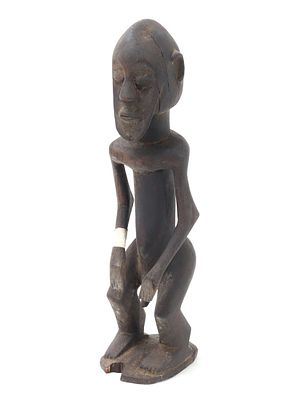 Lot 372 – African Wood Carved Guardian Statue – Scollard Auctions