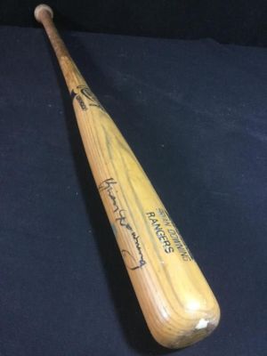 Lot 80 - Autograph Bat | Seminole Estate Auctions