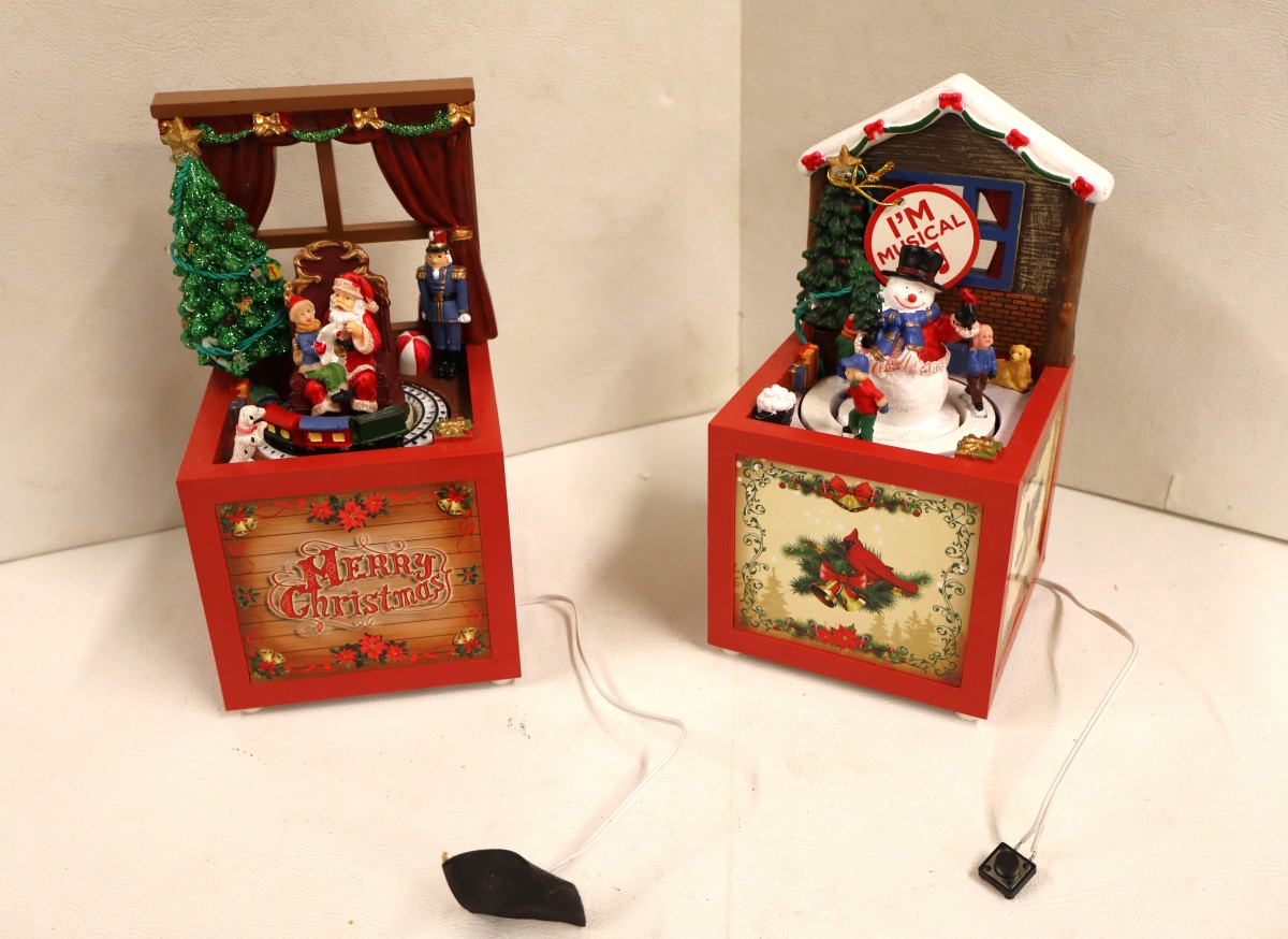 Lot 125 - Natures Mark Anim. Holiday decorations work w/sound | South ...
