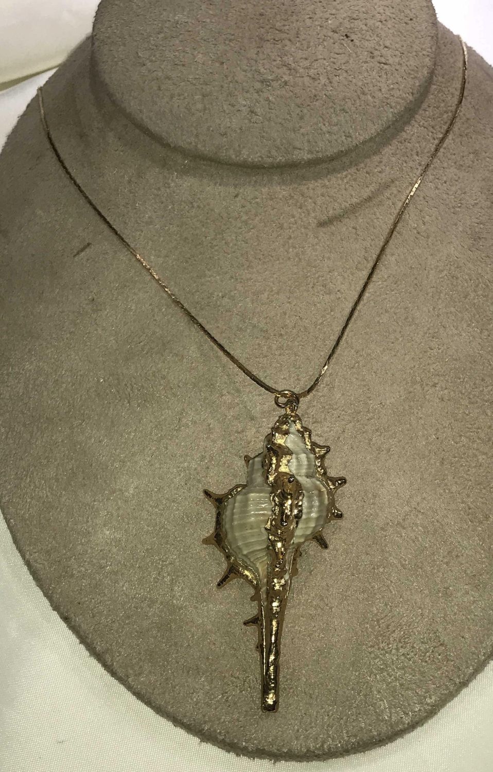 Lot 40 - Vintage Sea Shell Necklace . | The Lodge Auction House