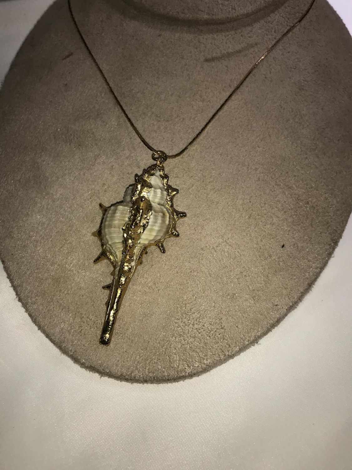 Lot 40 - Vintage Sea Shell Necklace . | The Lodge Auction House