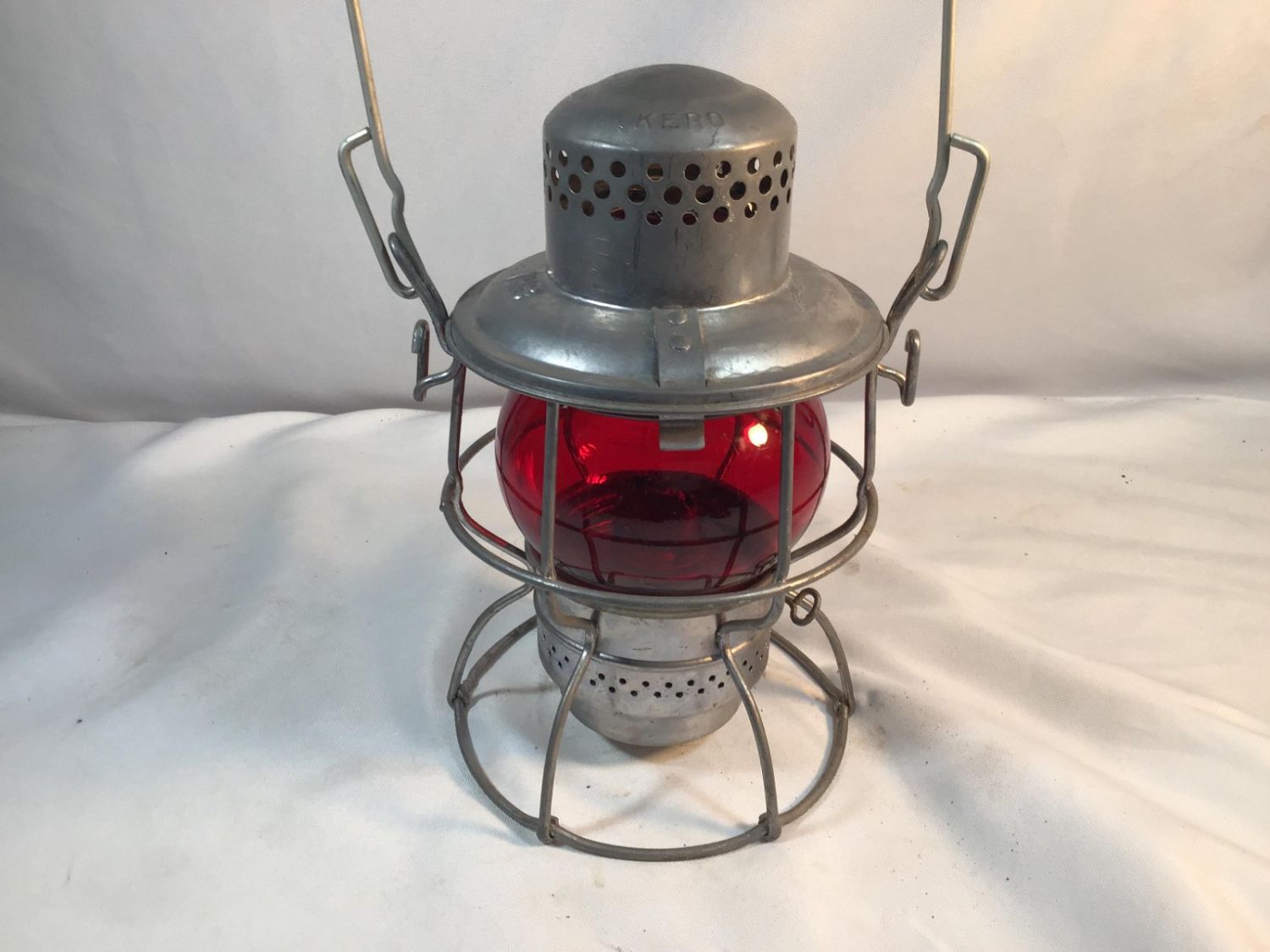 Lot 36 - IHB railroad lantern with Red shade, Dresser No.1144 Racine ...