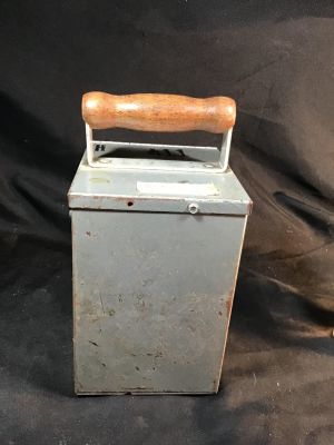 Lot 10 - Conrail solid-state charger portable Measures 6 in.Â² and 9 ...