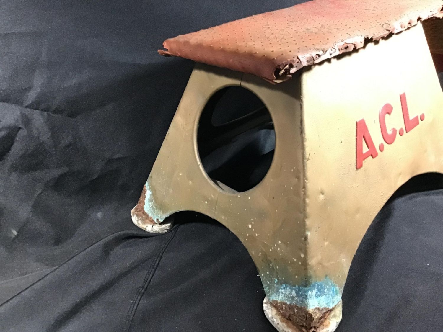 Lot 45 - Machine ACL Metal Stool , rubber Layer top,How does 18 inches ...