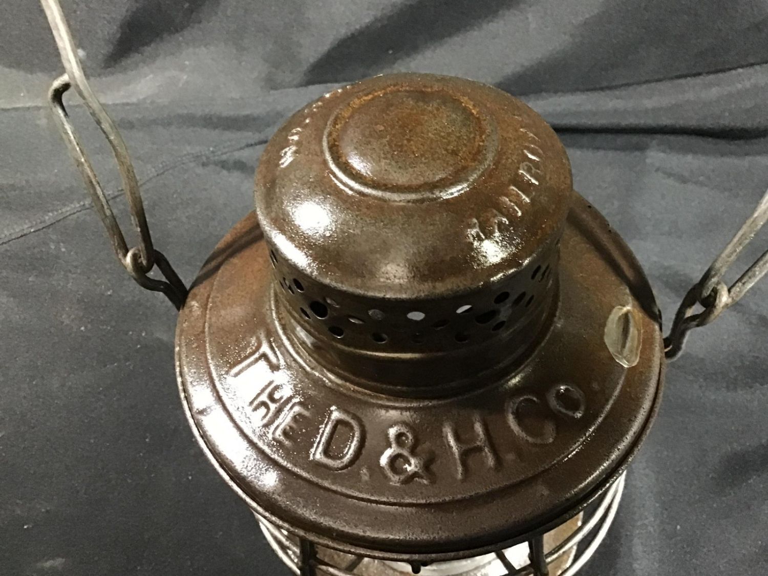 Lot 46 - #39 The D & H Co. Safety Lantern . | The Lodge Auction House