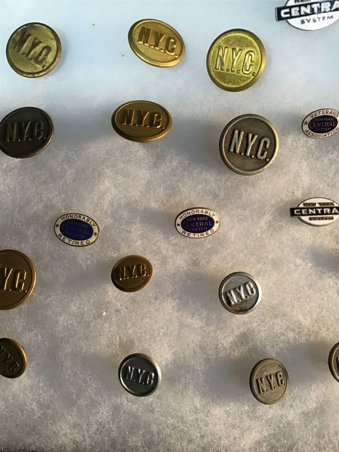 Lot 77 – Vintage New York Central Button & Honorary Retirement Pin ...