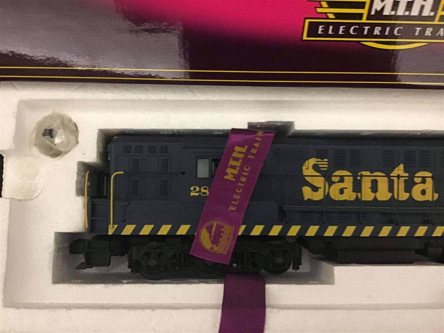 Lot 254 – MTH Electric Trains FM Trainmaster Diesel Engine Santa Fe ...