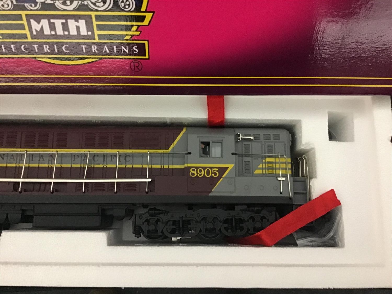 Lot 265 - MTH Electric Engines FM Trainmaster Diesel Canadian Pacific ...