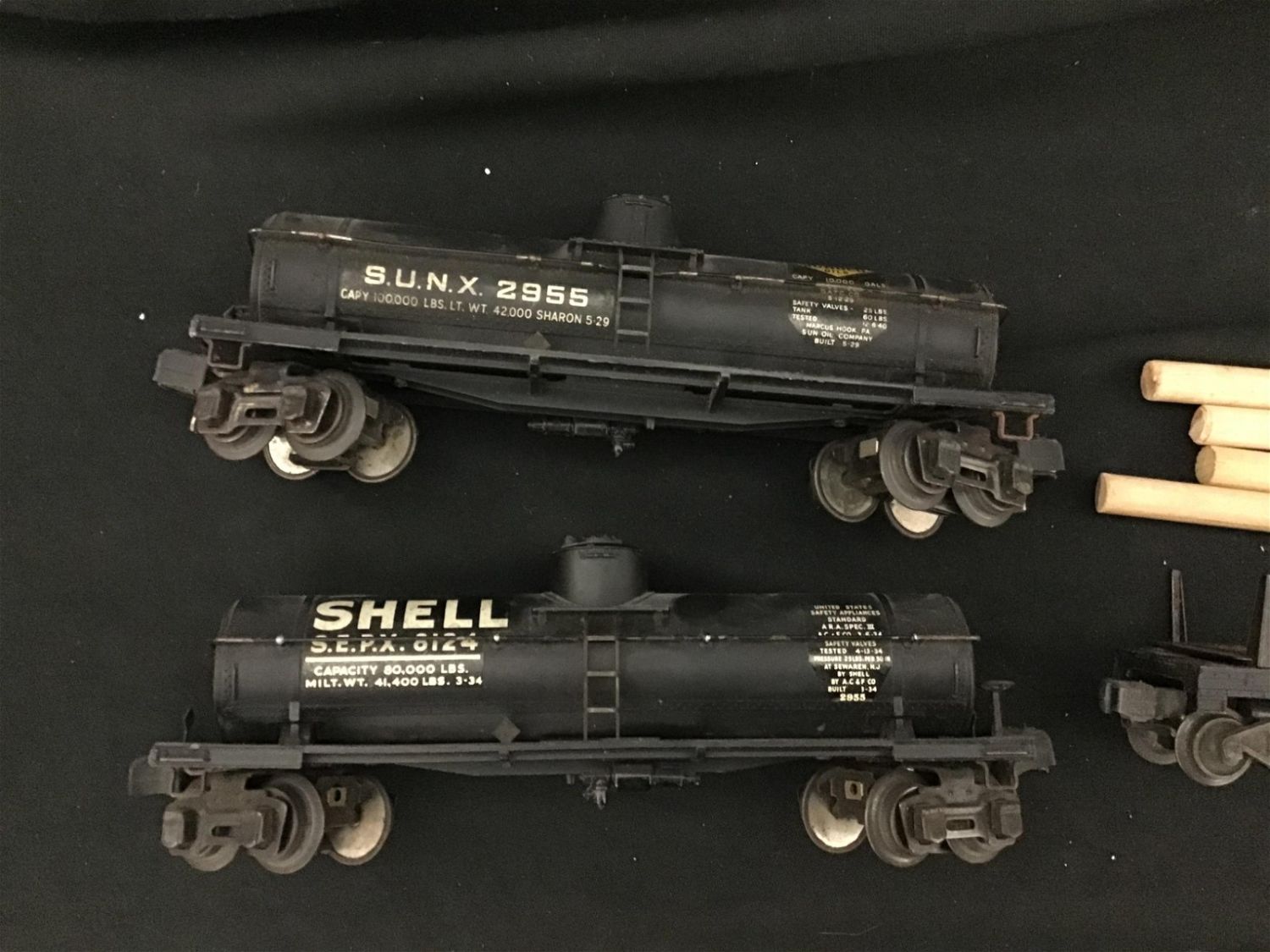 Lot 289 - Lionel O Scale Vintage Lot Shell Tank Car 2955 8124 Log Car ...