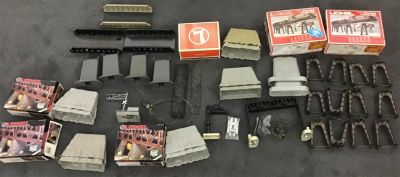 Lot 299 - Lionel O Scale Assorted Accessories Lot Rock Piers Elevated ...
