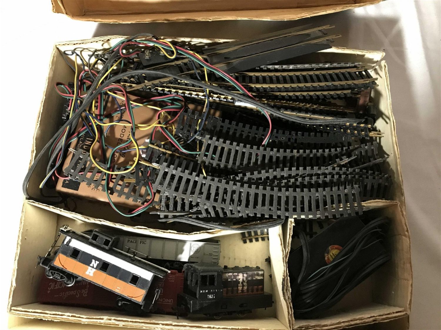 Lot 71 – Early Marx HO Train Set – The Lodge Auction House