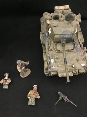 Lot 160 – King & Country WW2 US DD27 D Sherman Tank – The Lodge Auction ...