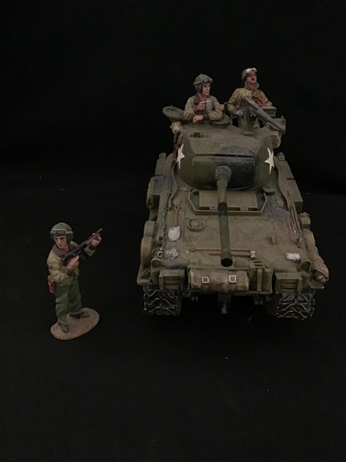 Lot 160 – King & Country WW2 US DD27 D Sherman Tank – The Lodge Auction ...