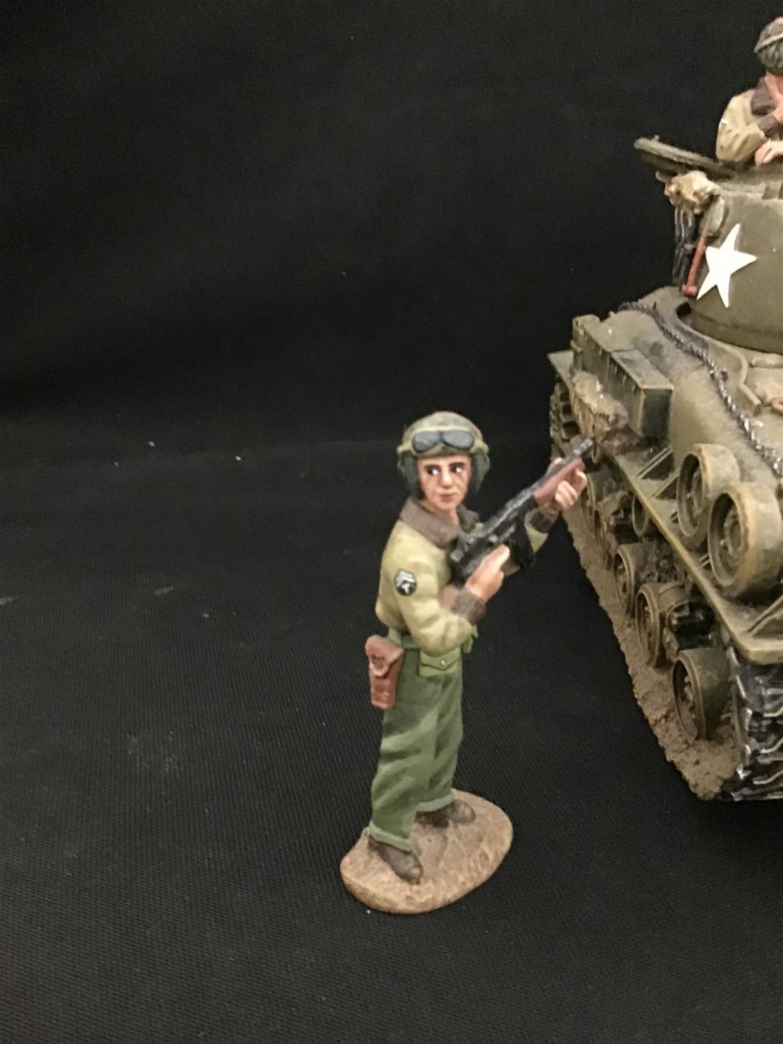Lot 160 – King & Country WW2 US DD27 D Sherman Tank – The Lodge Auction ...