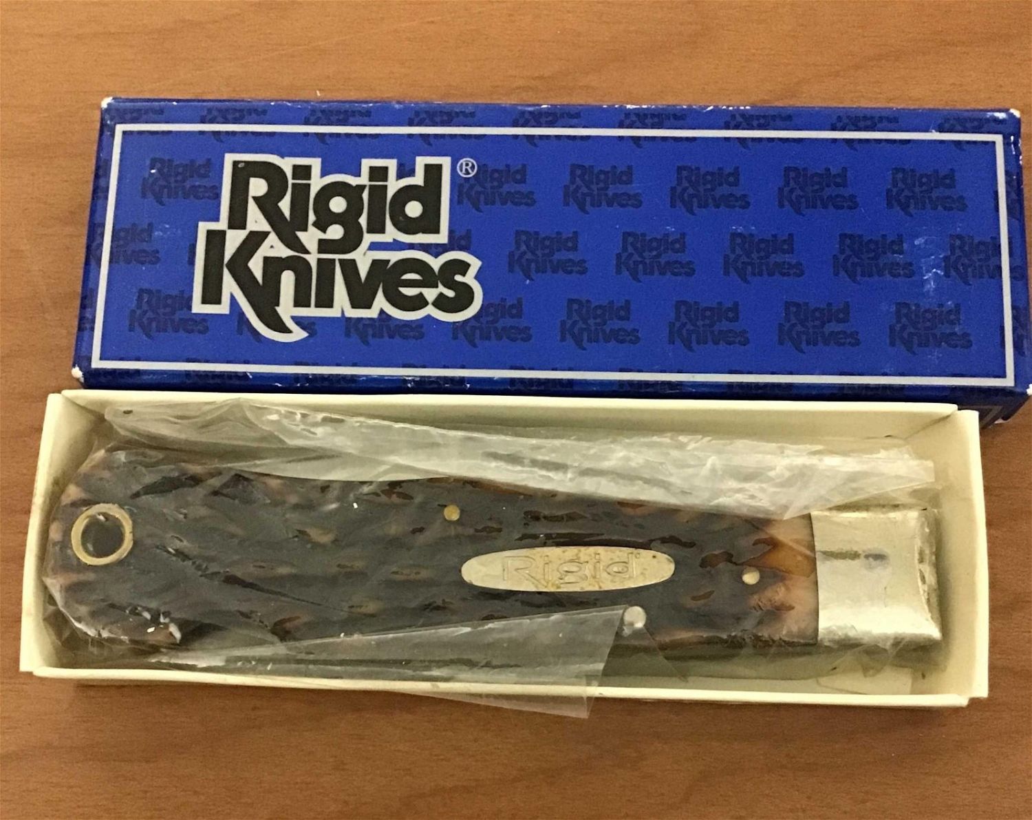 Lot 22 - Rigid Knife RG77 Bear Tooth Lockback | The Lodge Auction House