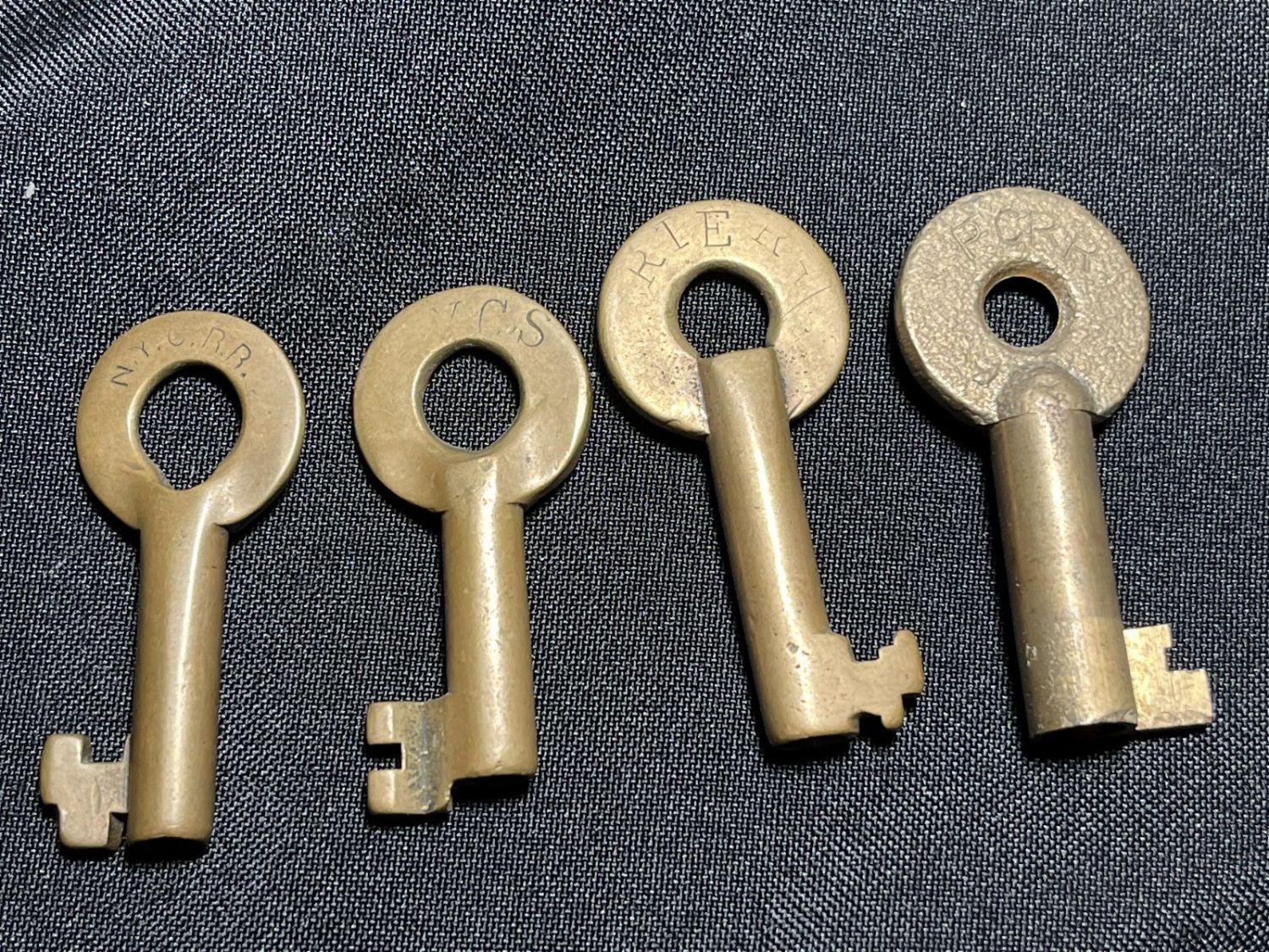 Lot 1A - Railroad Keys (4) Penn Central, Erie & New York Central System ...