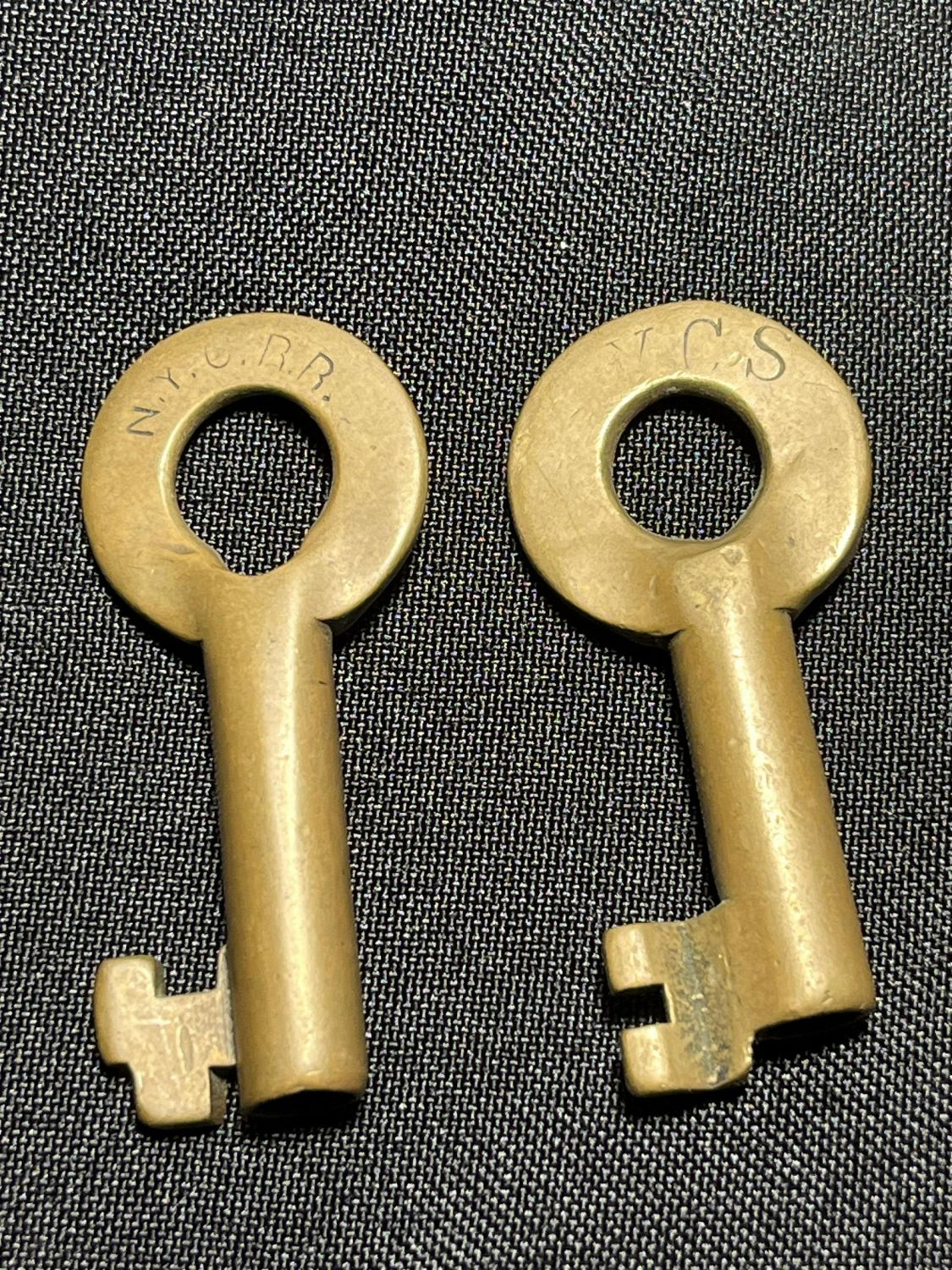 Lot 1A – Railroad Keys (4) Penn Central, Erie & New York Central System ...