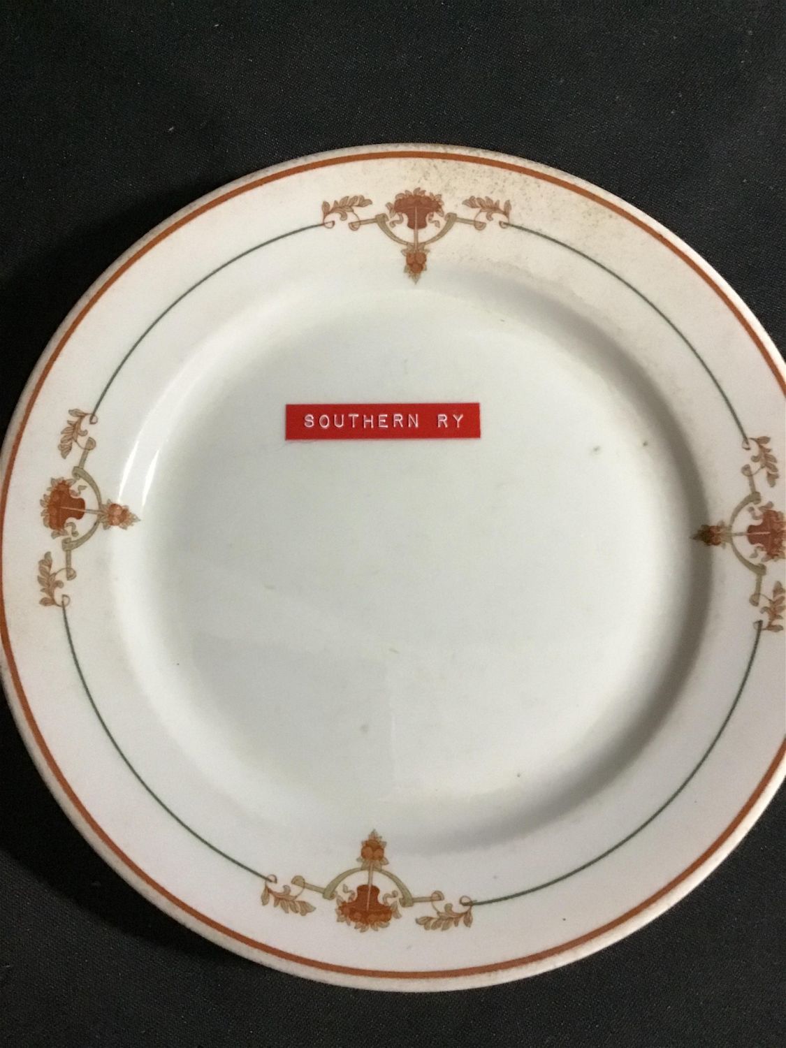 Lot 137 - Southern Railway Labled Plates (2) 6 inch and 8 inch buffalo ...
