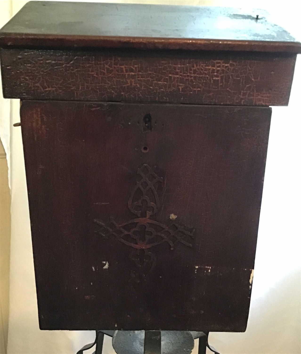 Lot 6 - Vintage Wooden Mailbox | The Lodge Auction House