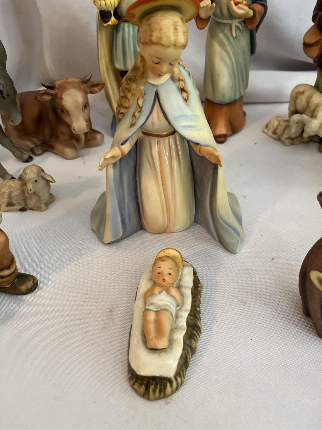 Lot 195 – Hummel Manger Scene Collection – The Lodge Auction House
