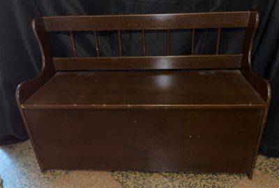 Lot 60 - Vintage Storage / Toy Chest Bench | The Lodge Auction House