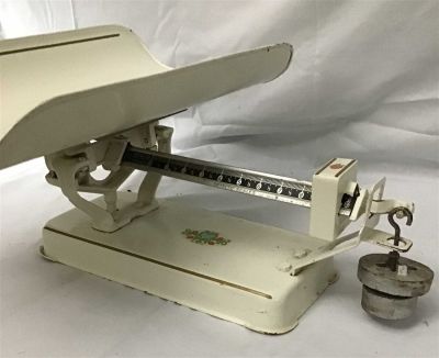 Lot 297 - Early 20th Century Baby Scale from Brooklyn, NY | The Lodge ...