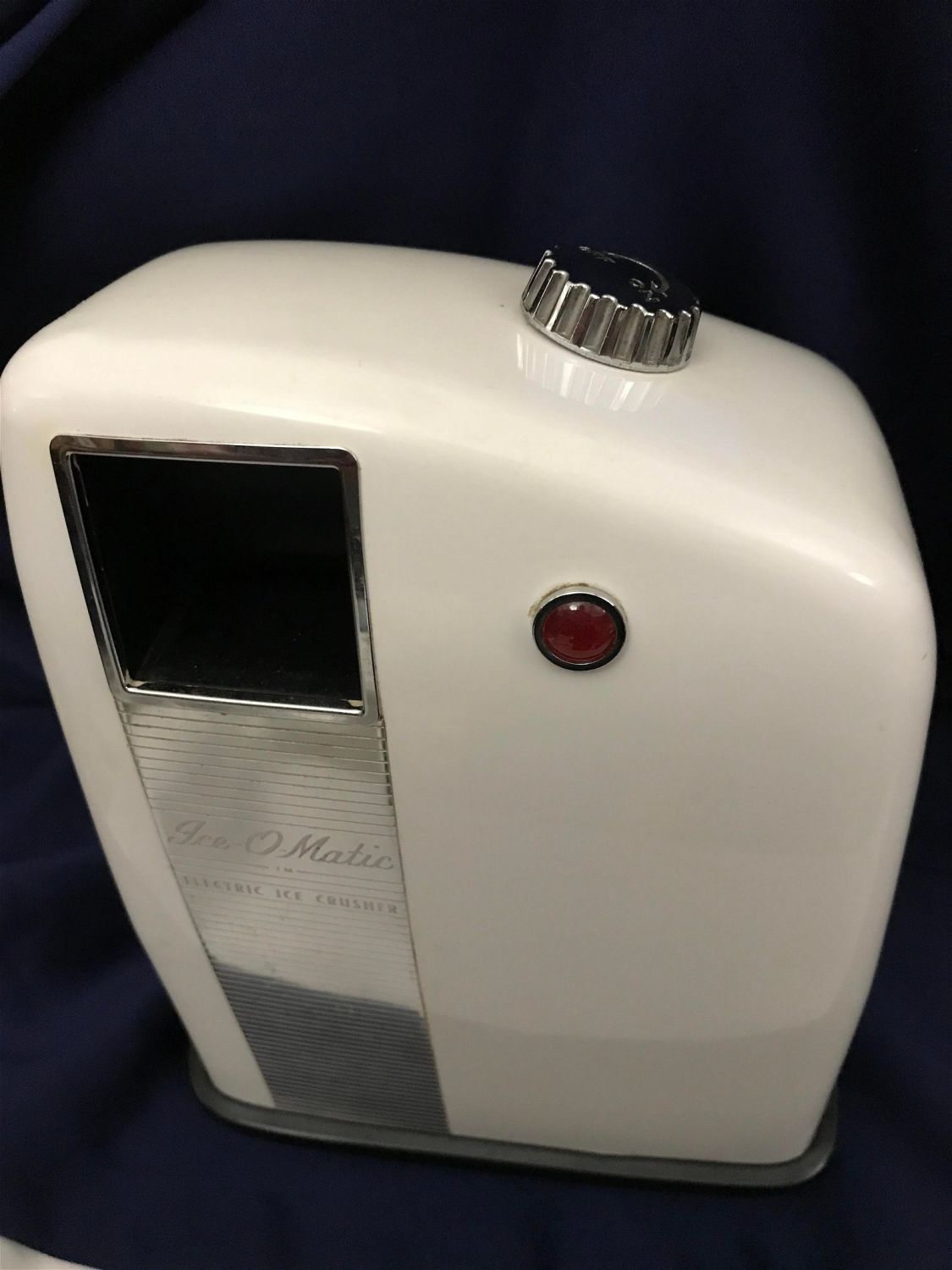 Lot 28 - 1950s Ice-O-Matic Ice Crusher Machine | The Lodge Auction House