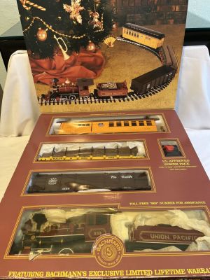 Lot 6 - Bachmann Big Haulers Prairie Flyer Set | The Lodge Auction House