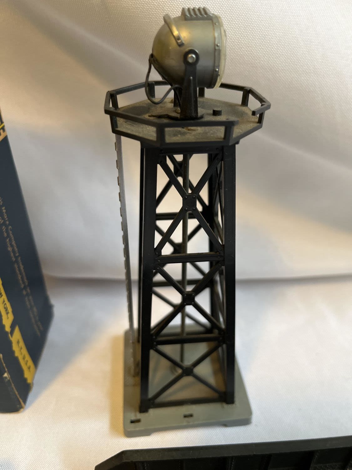 Lot 54 - HO Scale Hardware Lot - Marx Light Tower | The Lodge Auction House