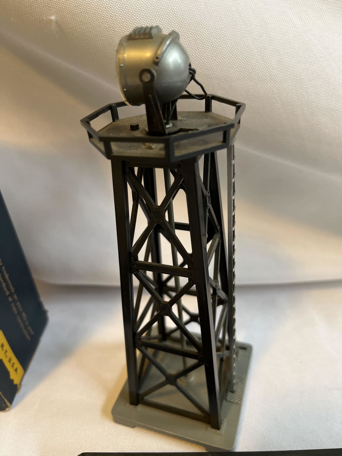 Lot 54 - HO Scale Hardware Lot - Marx Light Tower | The Lodge Auction House
