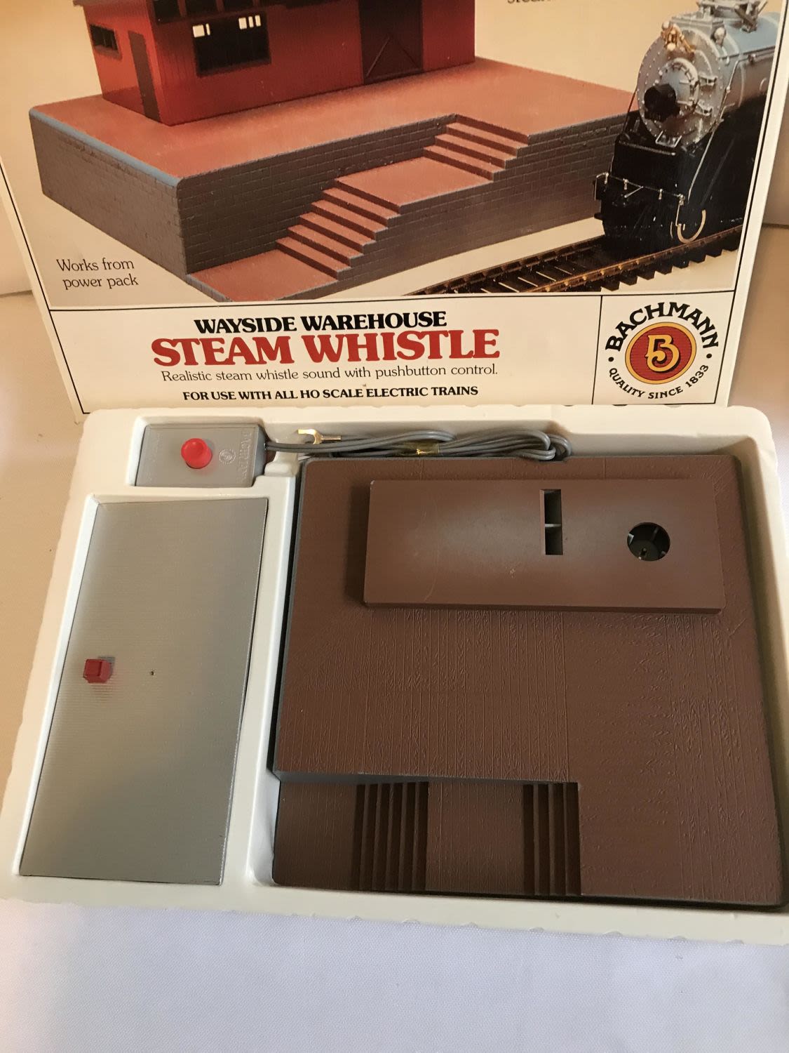 Lot 130 – Bachmann HO Scale Buildings (2) – The Lodge Auction House
